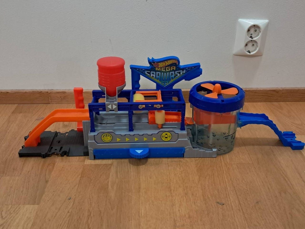 Hot wheels autopesula mega carwash | Tori