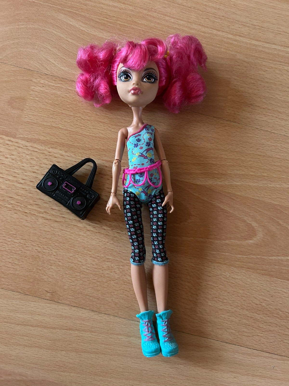 Monster High Howleen Wolf Hip Hop Dance Class -nukke | Tori