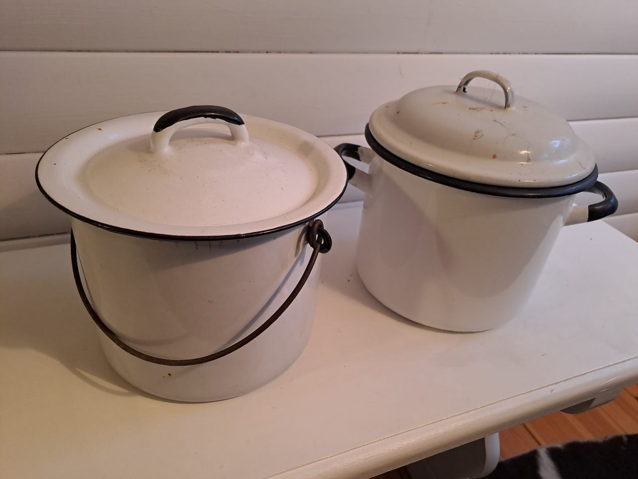 Valkoiset kattilat | Tori