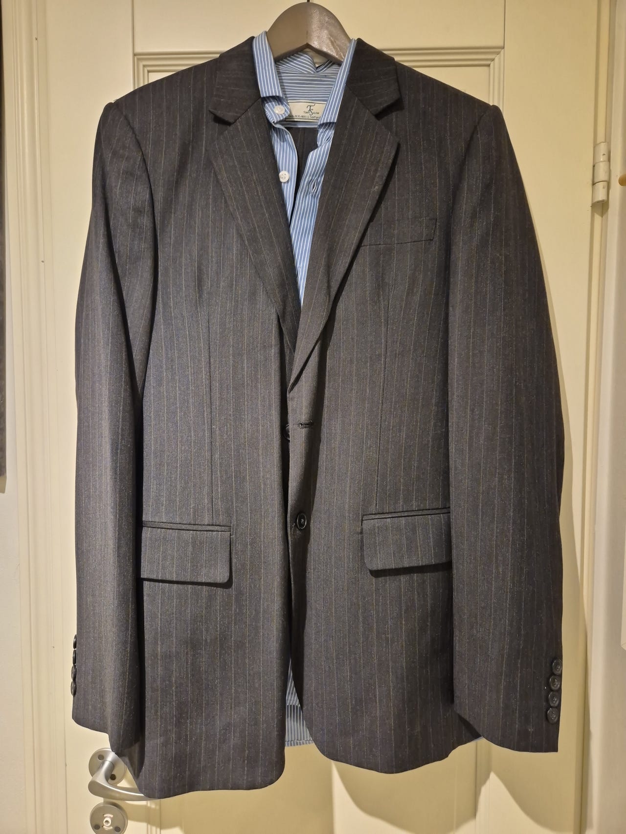 Miesten tailormade puku, koko s/m | Tori