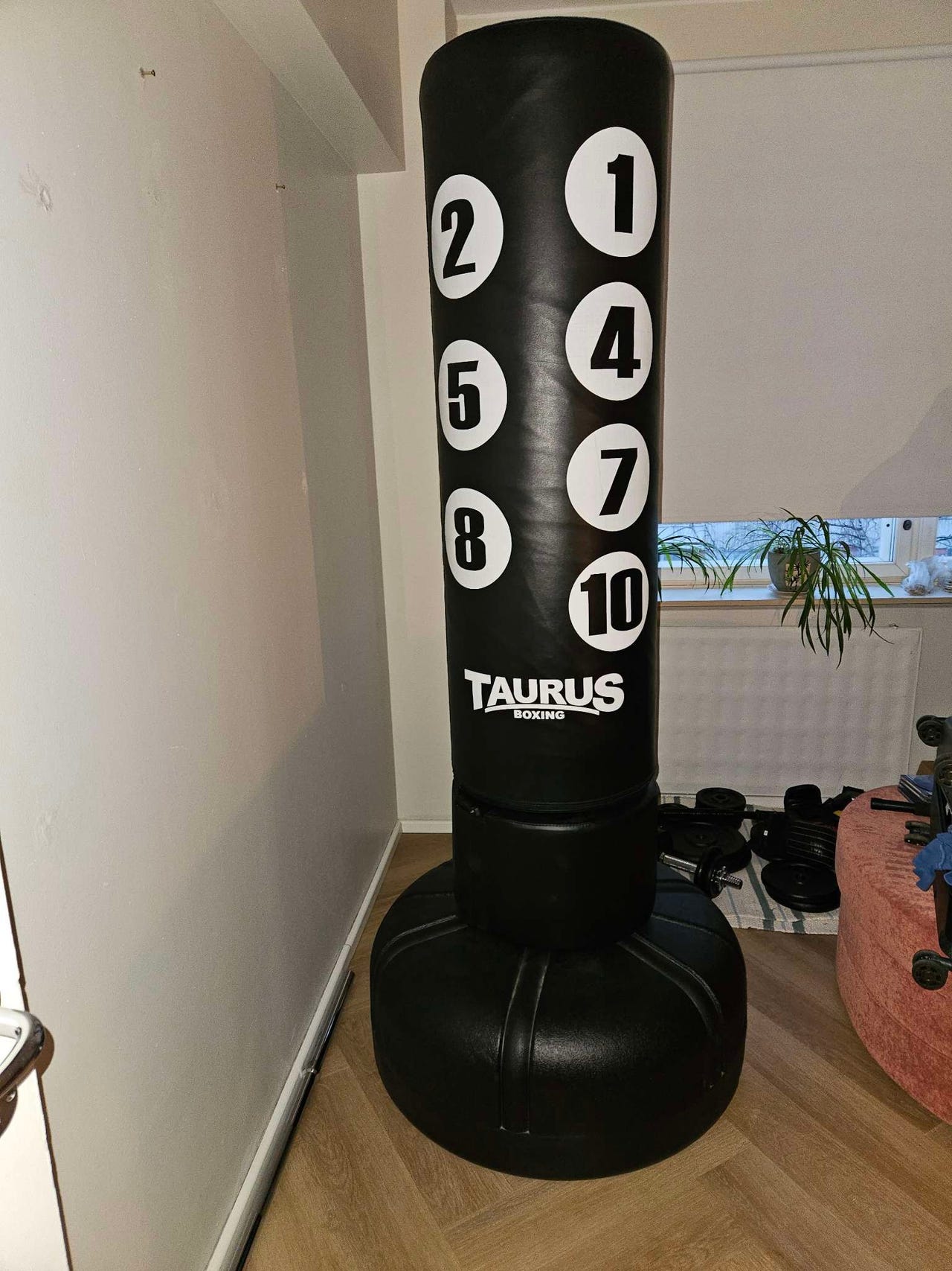 Taurus seisova nyrkkeilysäkki | Tori