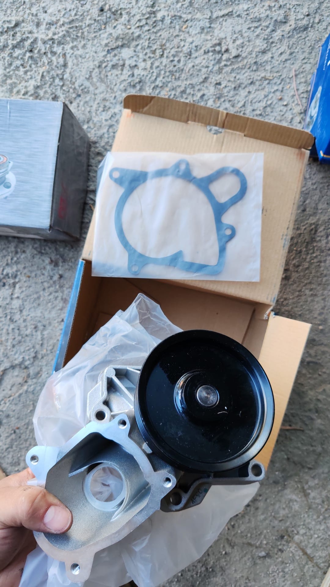 Bmw 530d e6x uusi vesipumppu | Tori