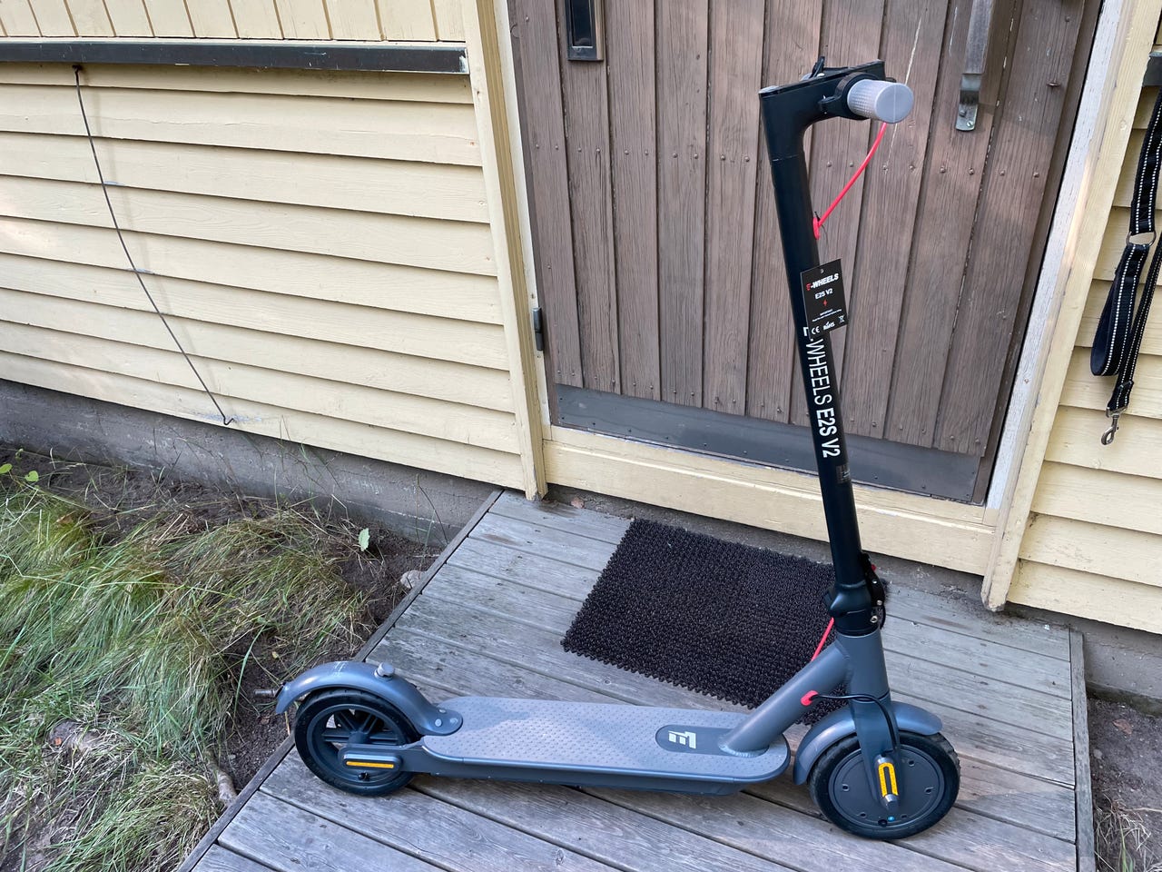 Käyttämätön 200m ajettu ja testattu E-Wheels ES2 V2 Lite potkulauta. | Tori
