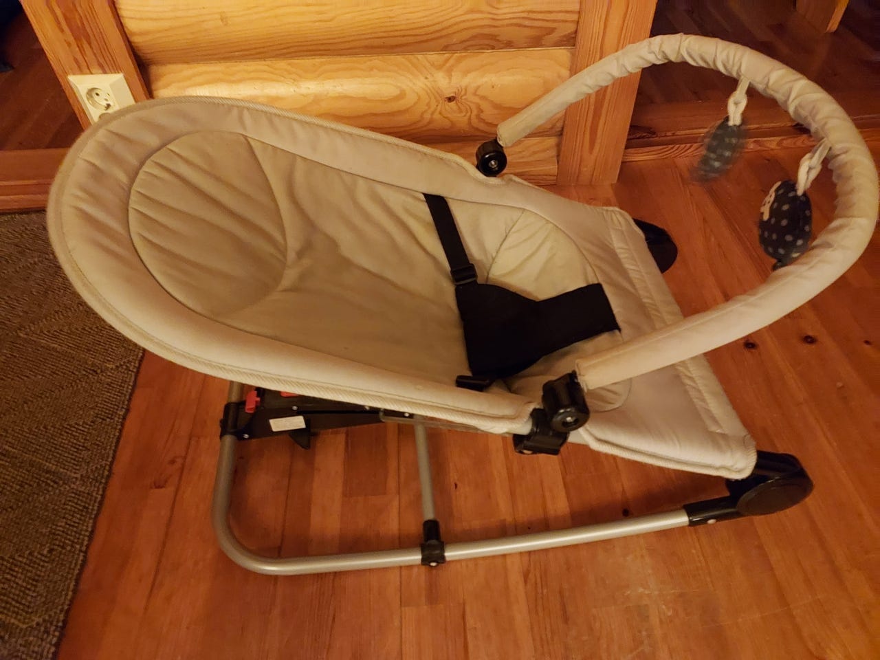 Vauvan istuin, beige, tukeva, käytetty muutaman kerran | Tori