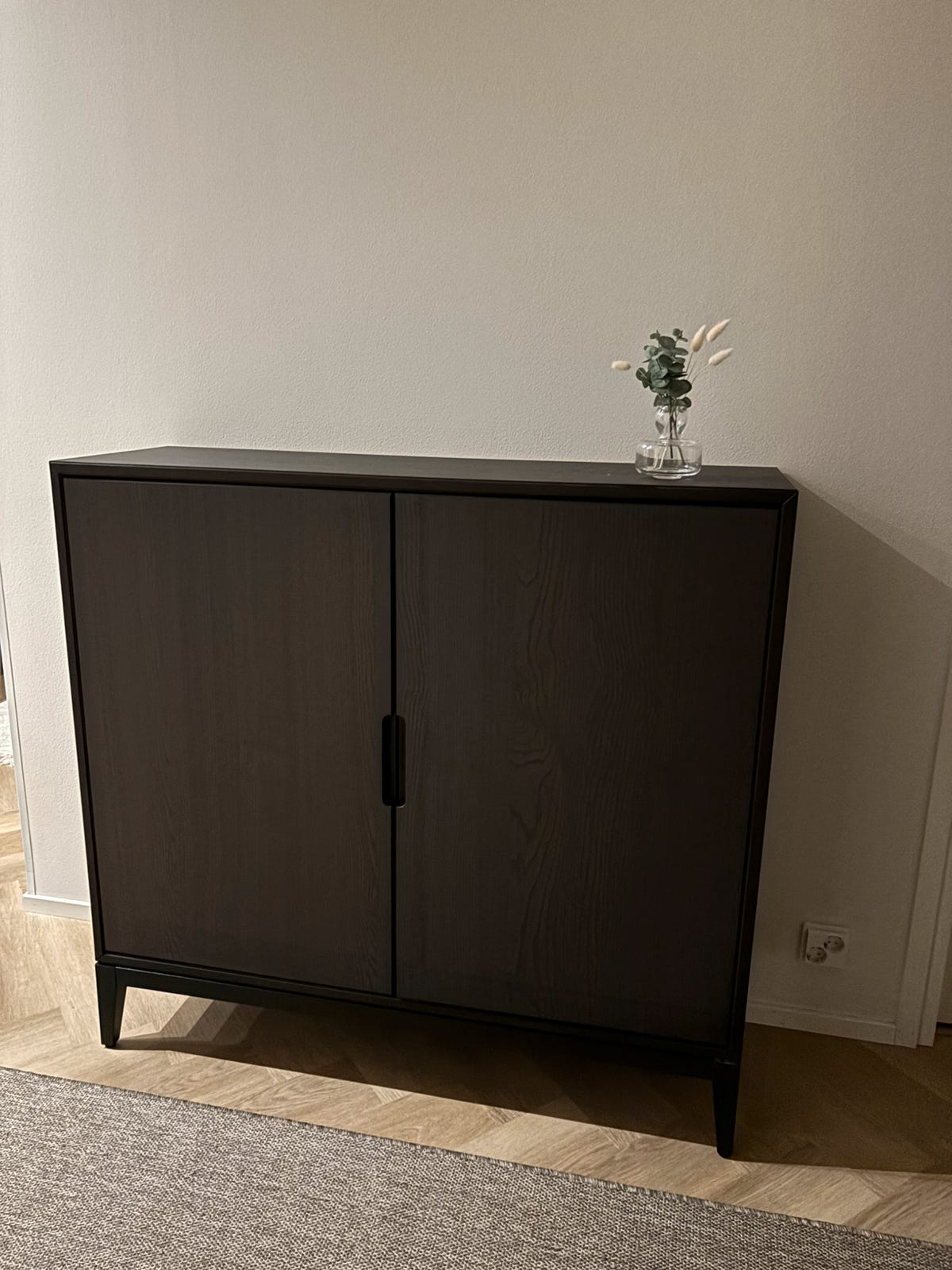 Myydään uusi senkki | Tori