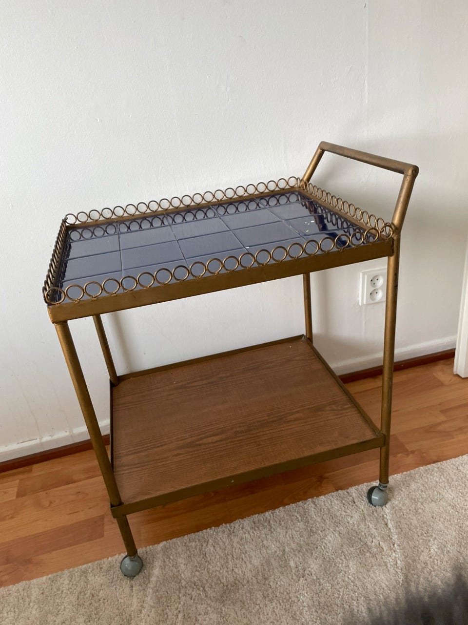 Tarjoiluvaunu | Tori