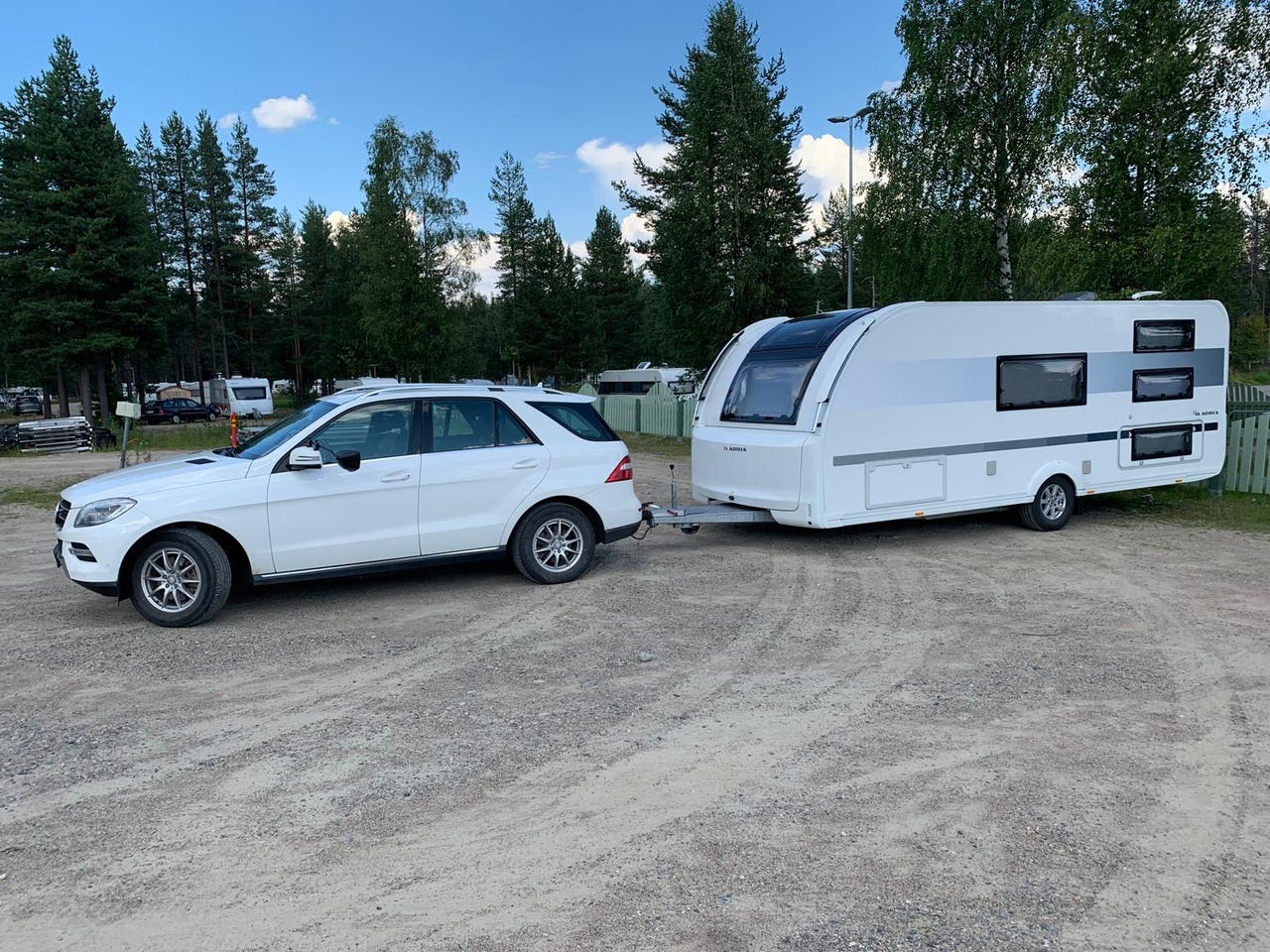 Vuokrataan Adria Adora 573pt asuntovaunu | Tori