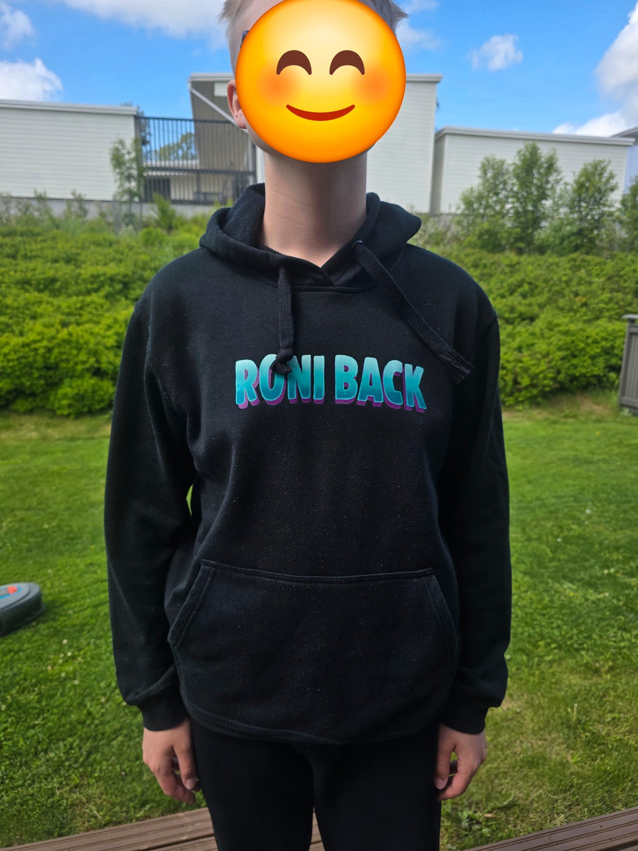 Roni Back fani-huppari | Tori