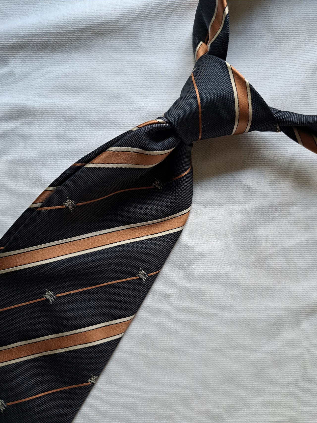 Burberry solmio silkkiä diagonaaliraitoja | Tori