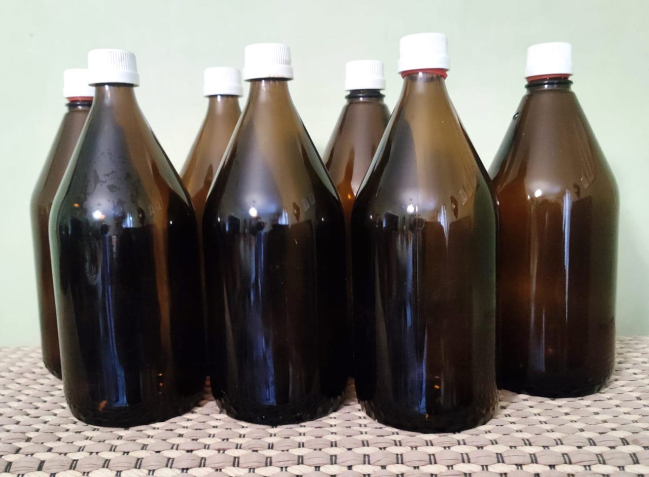 7 kpl ruskea korkillinen lasipullo | Tori