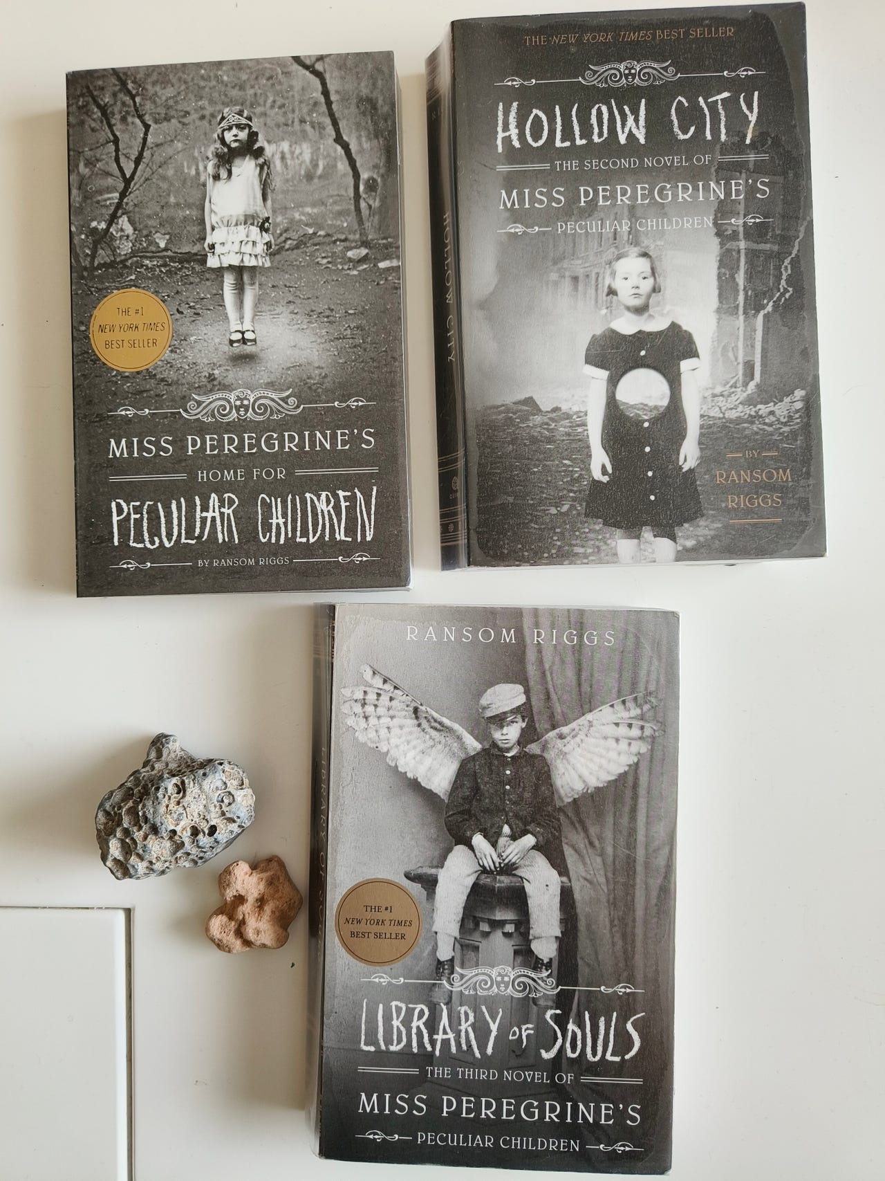 Ransom Riggs - Miss Peregrines peculiar children kolme ensimmäistä osaa ...
