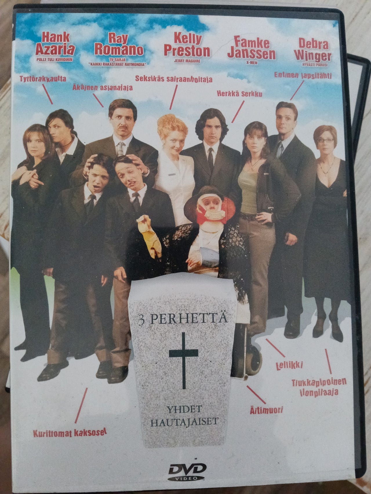 3 perhettä + yhdet hautajaiset DVD | Tori