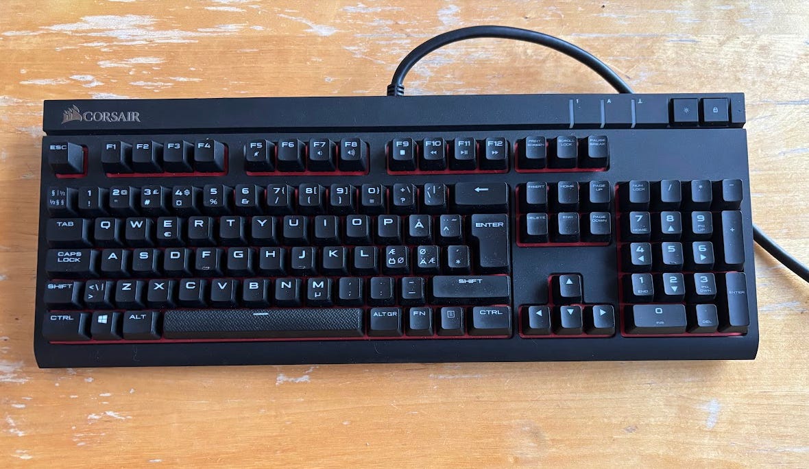 Corsair STRAFE Mechanical Gaming Keyboard (cherry MX brown) | Tori