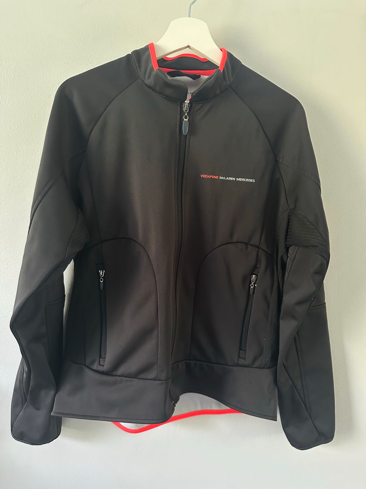 Vodafone McLaren Mercedes Softshell -takki (M) | Tori