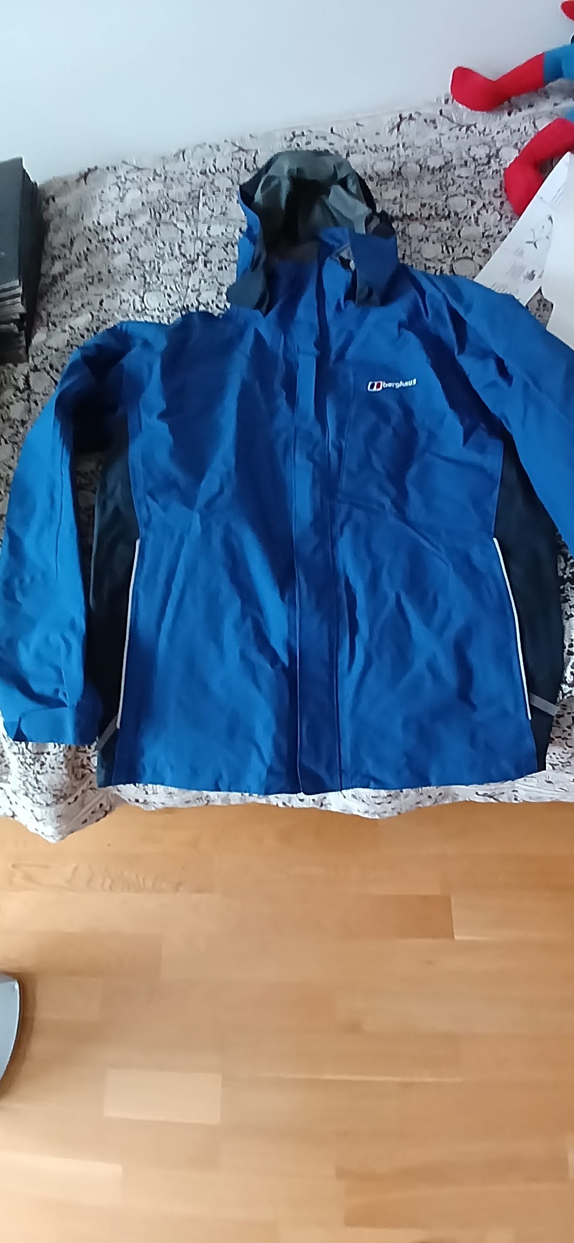 Hyväkuntoinen laskettelutakki koko 160 | Tori