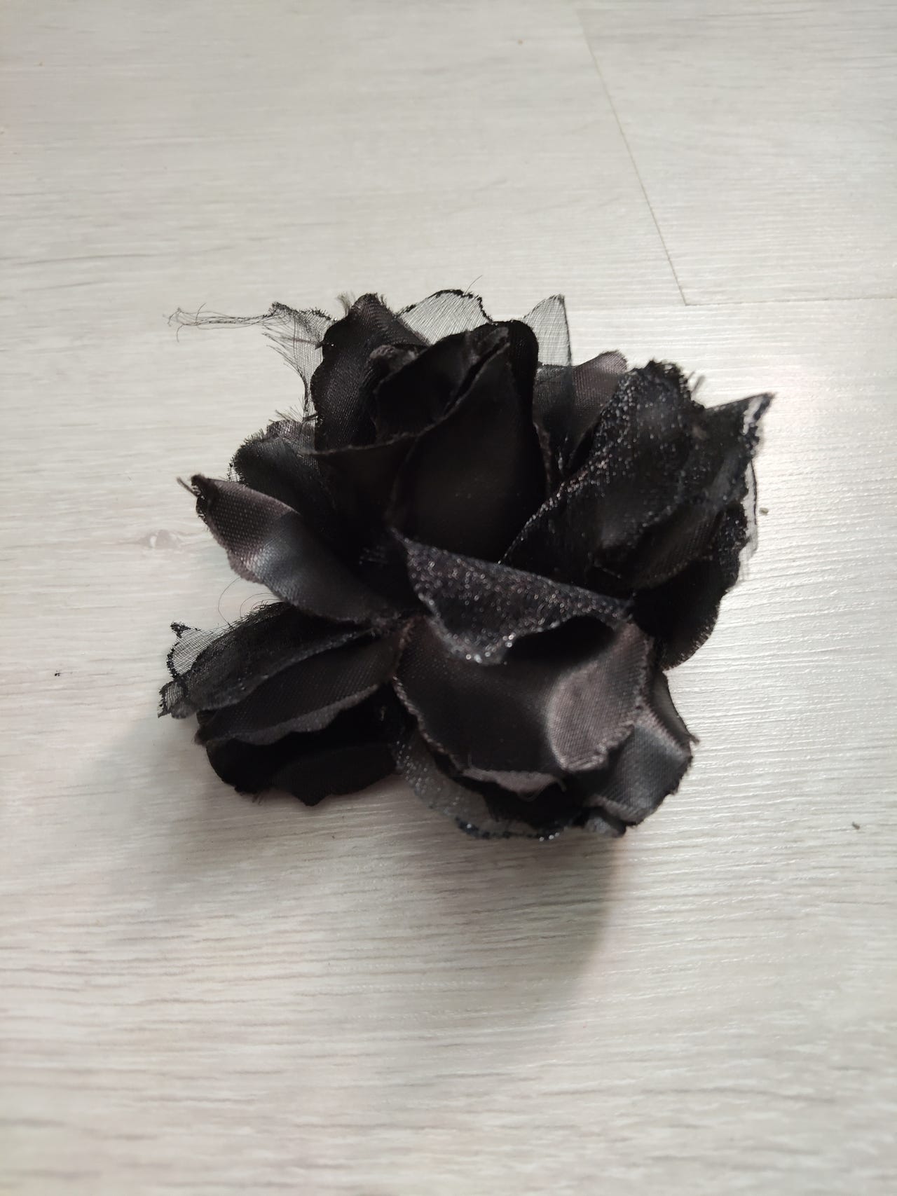 Musta ruusu hiusklipsi | Tori