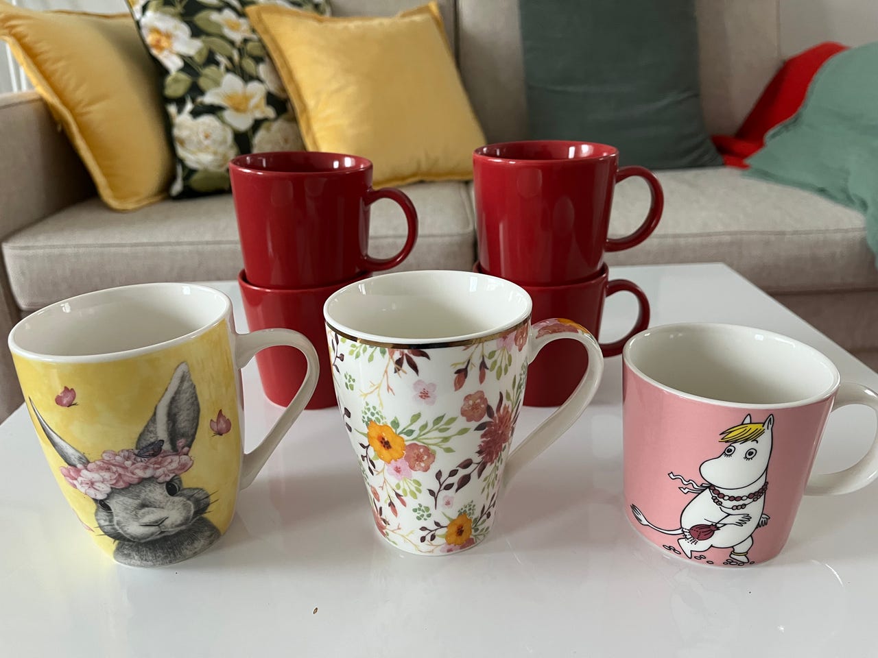 Punaiset Teema-mukit, Niiskuneiti-muumimuki ym. | Tori