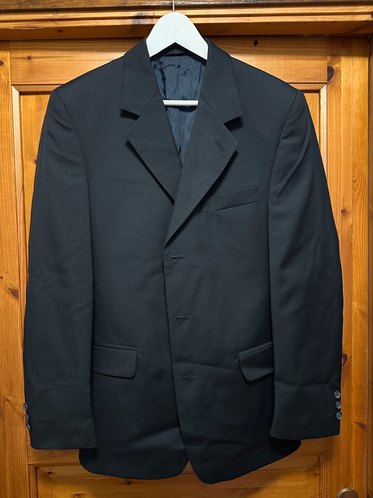 Miesten tumma puku, koko B 46 | Tori