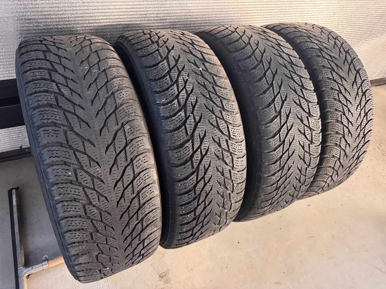 205 60 R16 Nokian Tyres Hakkapeliitta R3 96R | Tori