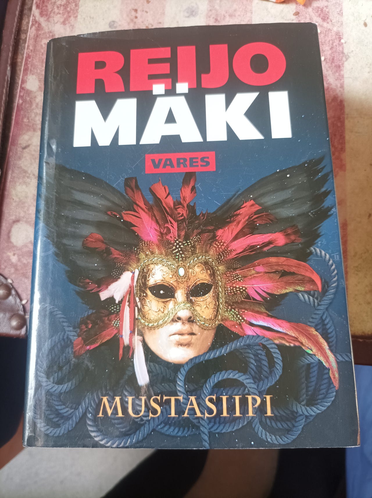 Vares Mustasiipi | Tori