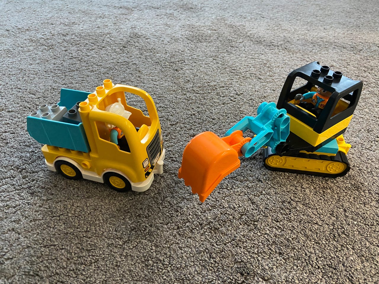 Lego Duplo kaivuri ja kuorma-auto | Tori