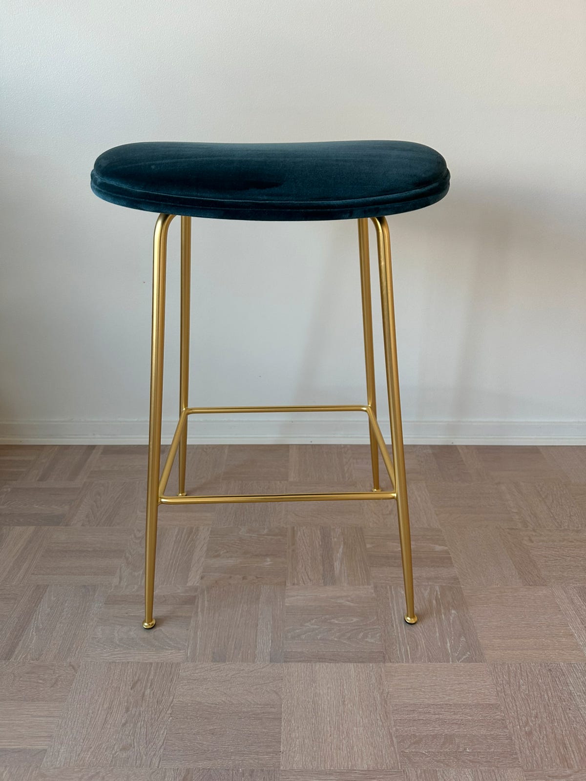Gubi, Beetle barstool H65cm | Tori