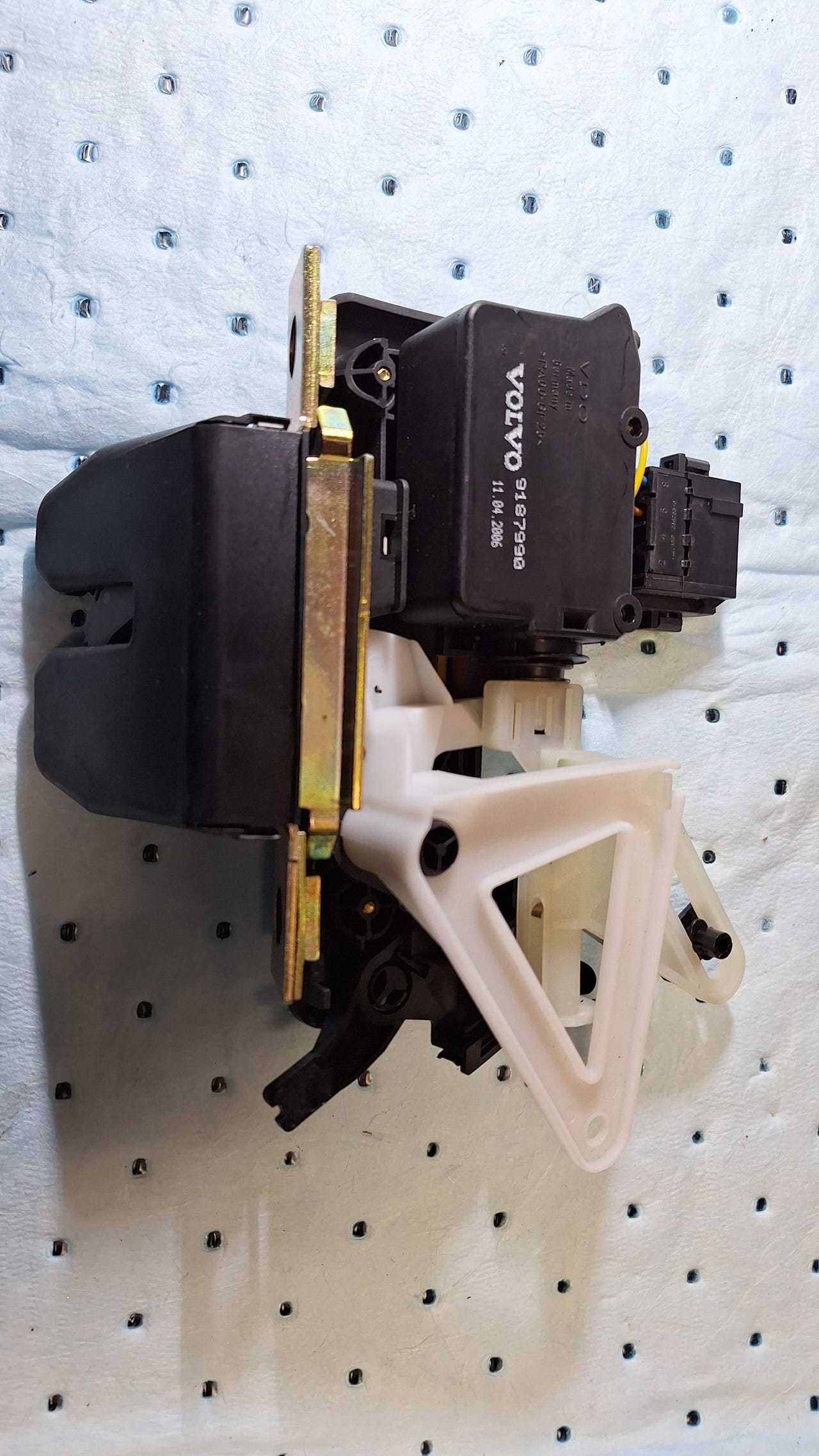 Volvo oven lukko (9187990) | Tori