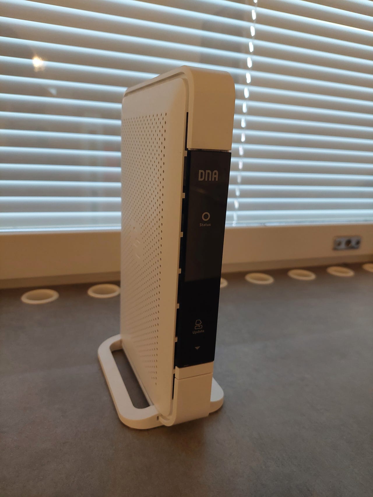 DNA×DSL-MODEEMI | Tori