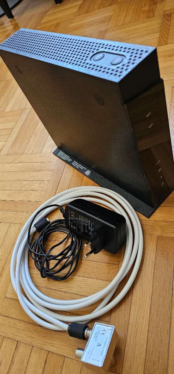 DNA Kaapelimodeemi /cable modem 4 kpl LAN, 1KPL WAN, 2.4&5GHz WIFI | Tori