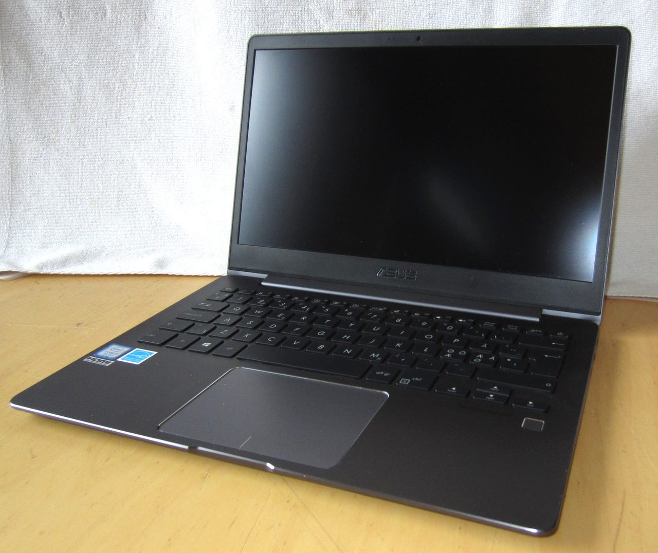 Haussa Asus Zenbook UX331 rikkinäinen kone, | Tori