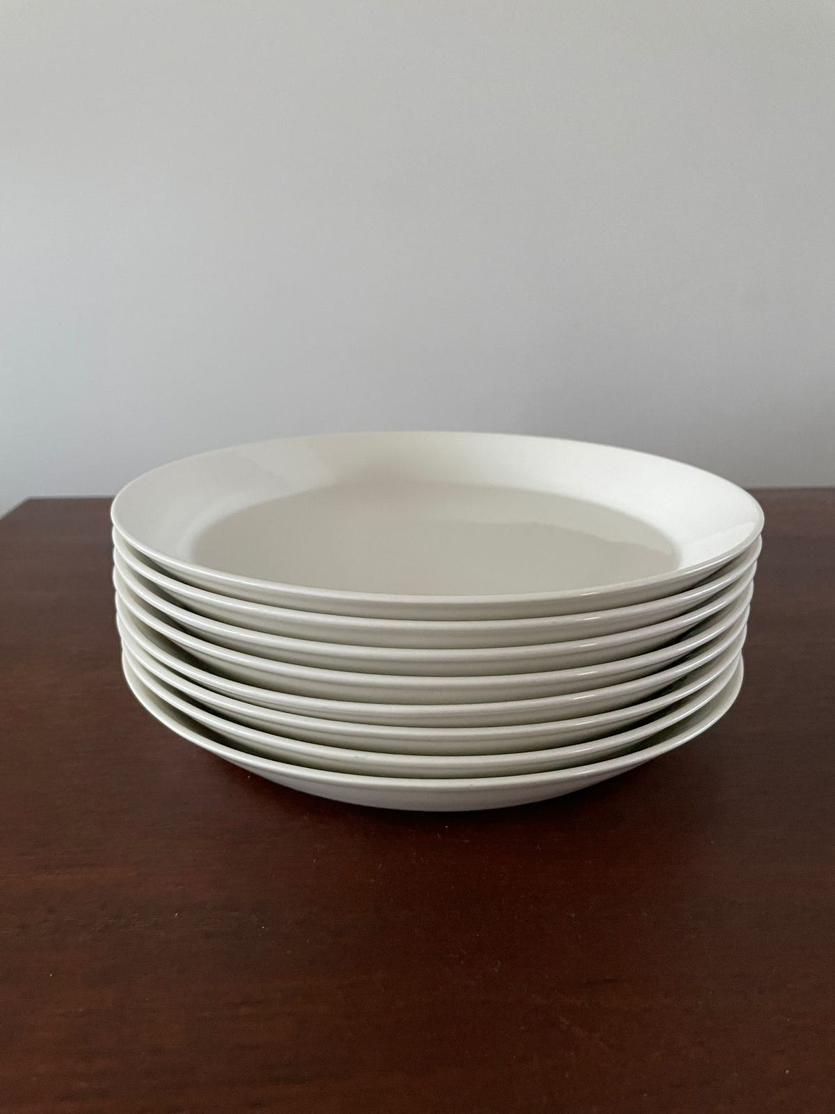 8 kpl isoja Teema-lautasia | Tori