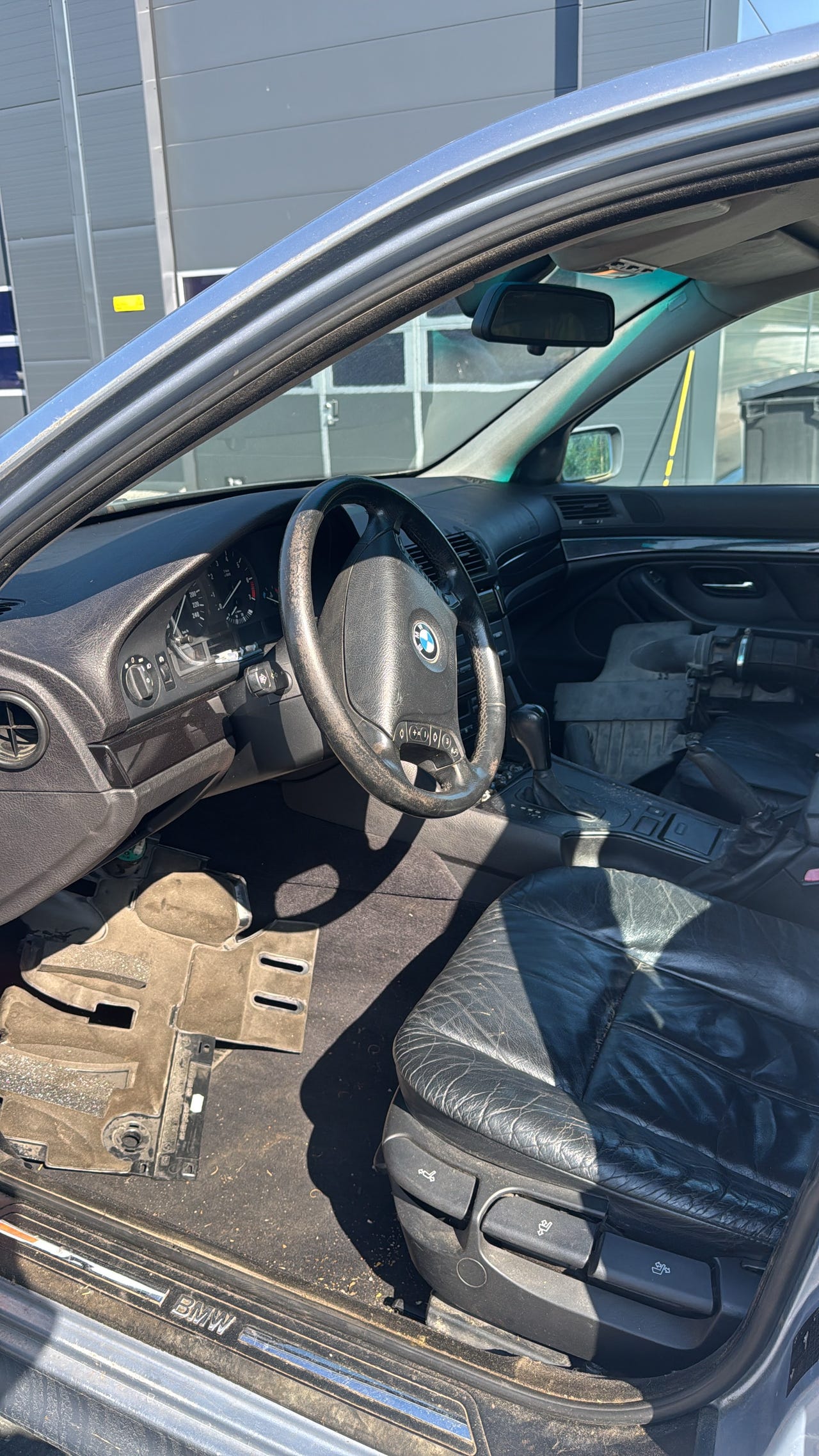 Myydään osina 520iA E39 | Tori