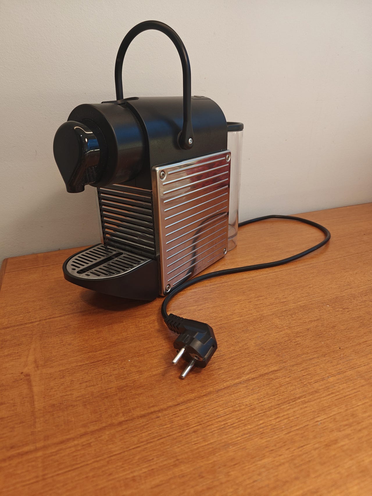 Nespresso Pixie C60-kahvinkeitin | Tori