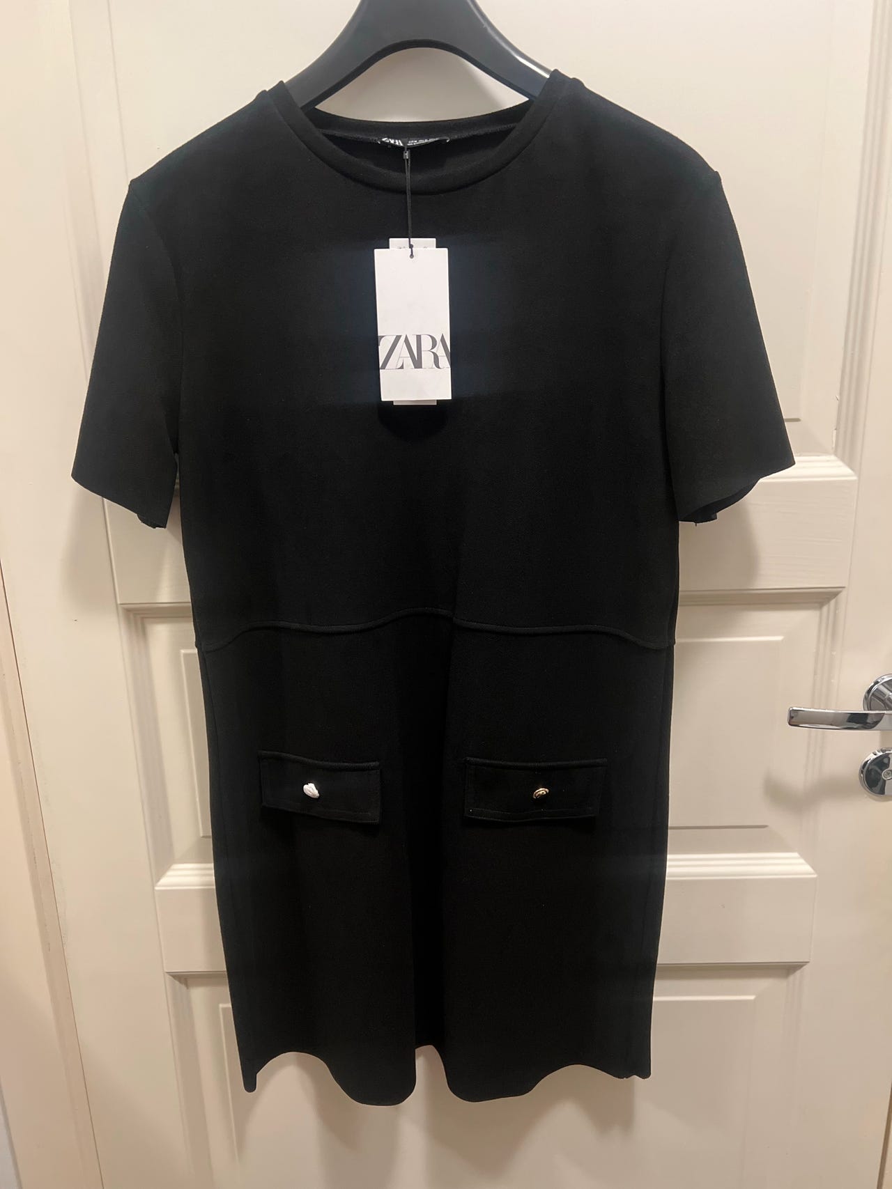 Zaran uusi musta mekko | Tori