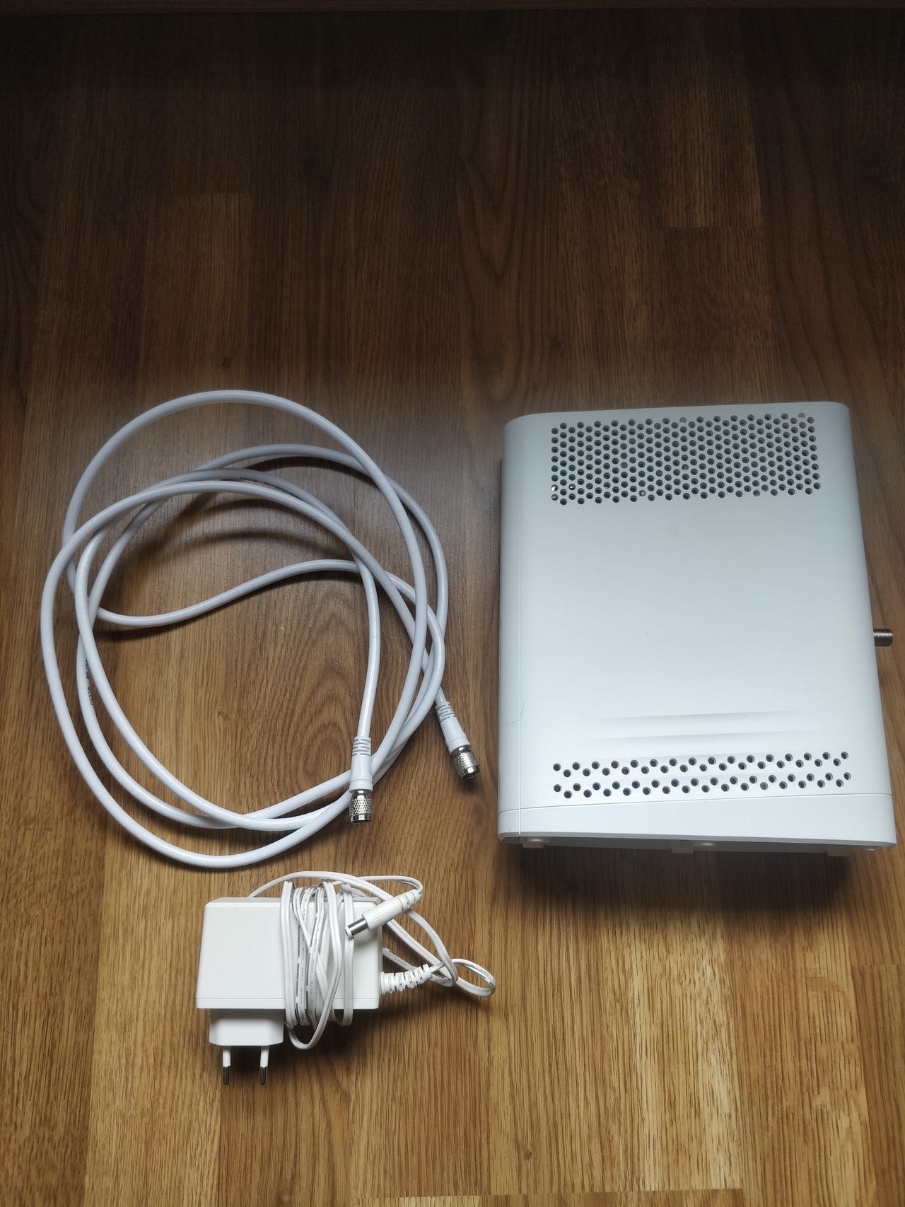 Dna F-3896 Kaapelimodeemi | Tori