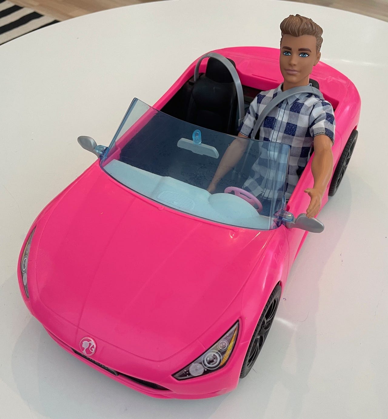 Barbie auto ja Ken | Tori