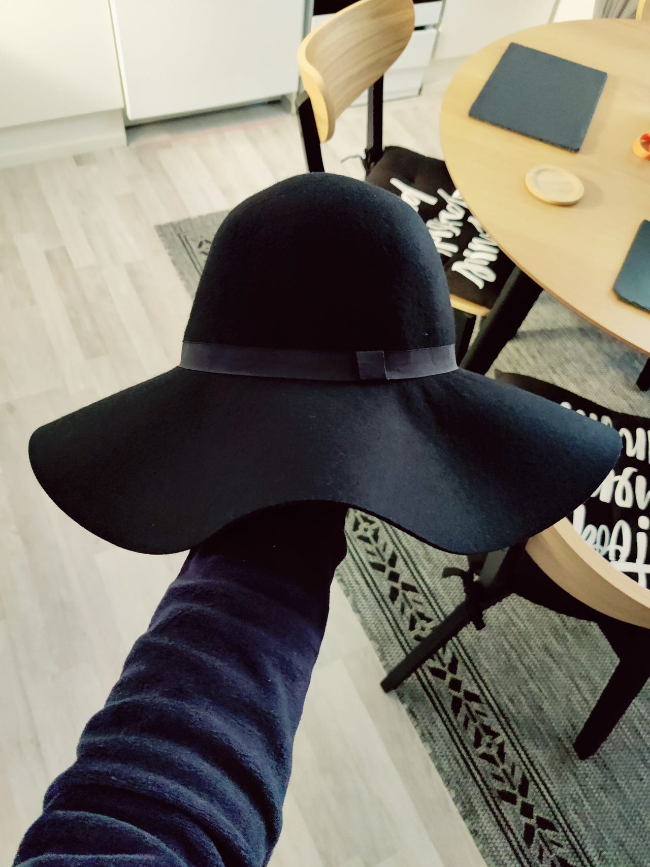 Lulu's musta lierihattu | Tori