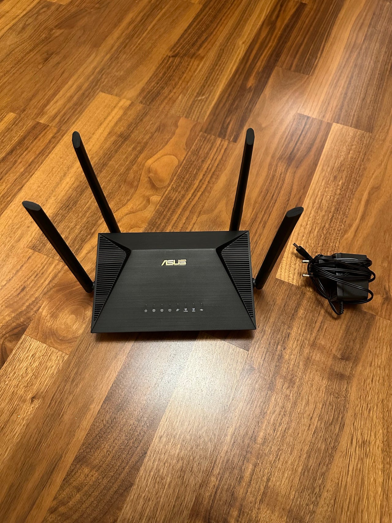 VARATTU Käyttämätön reititin Asus RT-AX53U (AX1800) Dual-band -WiFi ...