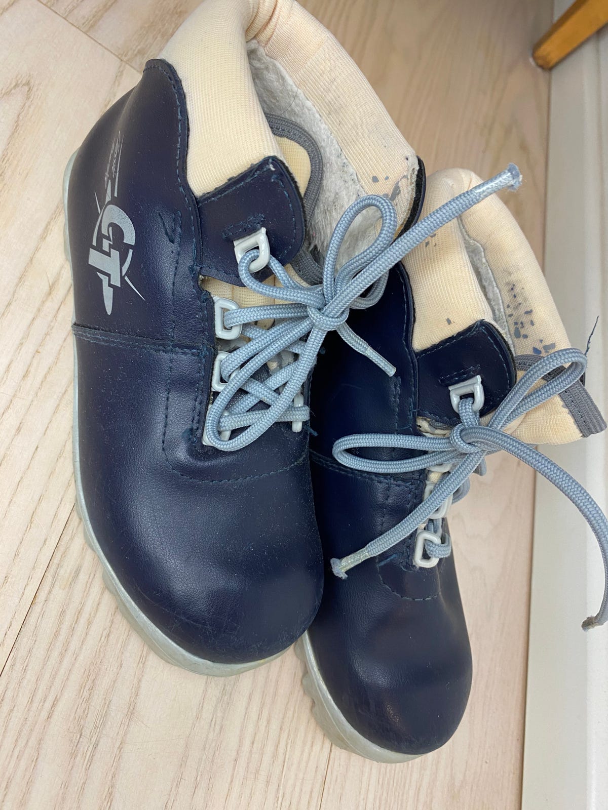 Monot (NNN) 32-33 | Tori