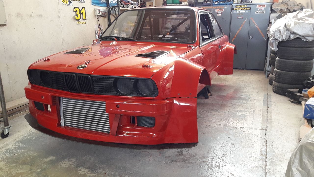 BMW E30:sen wide body kit | Tori