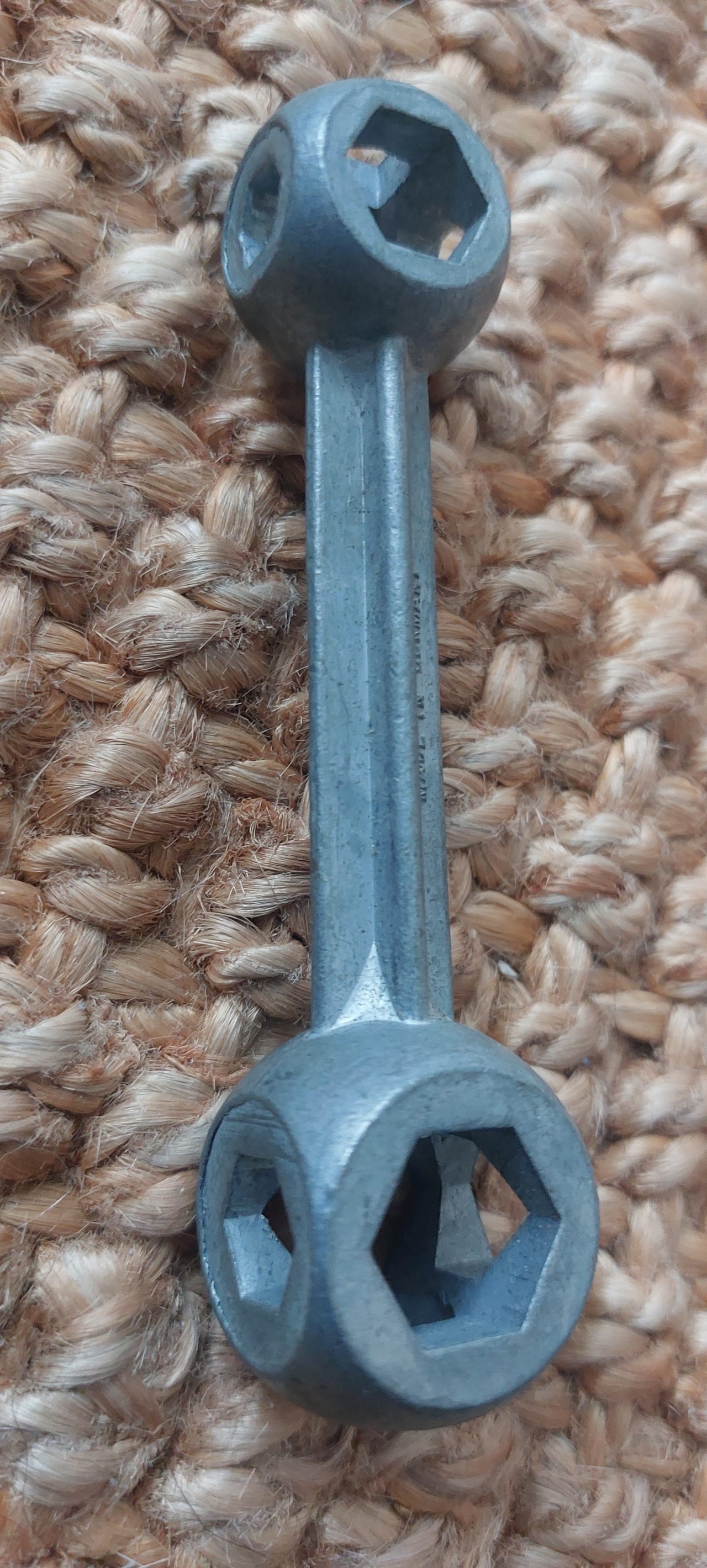 Dog Bone Wrench | Tori