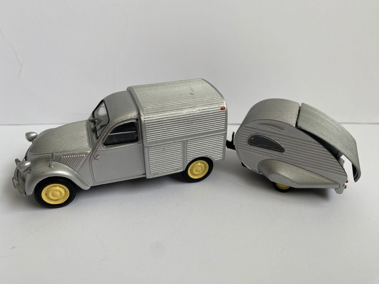 Citroën 2 CV Pienoismalli | Tori