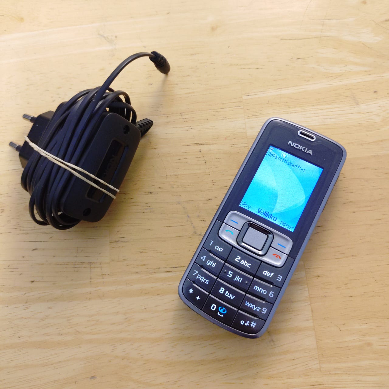 Nokia 3109c Puhelin Laturilla | Tori