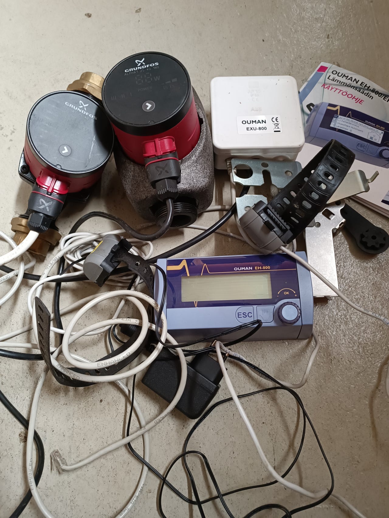 Ouman EH-800+EXU-800 lämmönsäätöjärjestelmä+kiertovesipumput | Tori