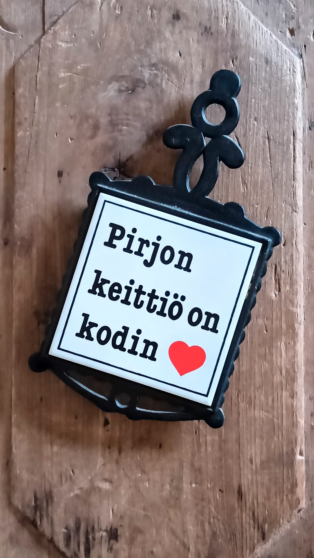 Vintage-keittiötaulu – “Pirjon keittiö on kodin ” | Tori