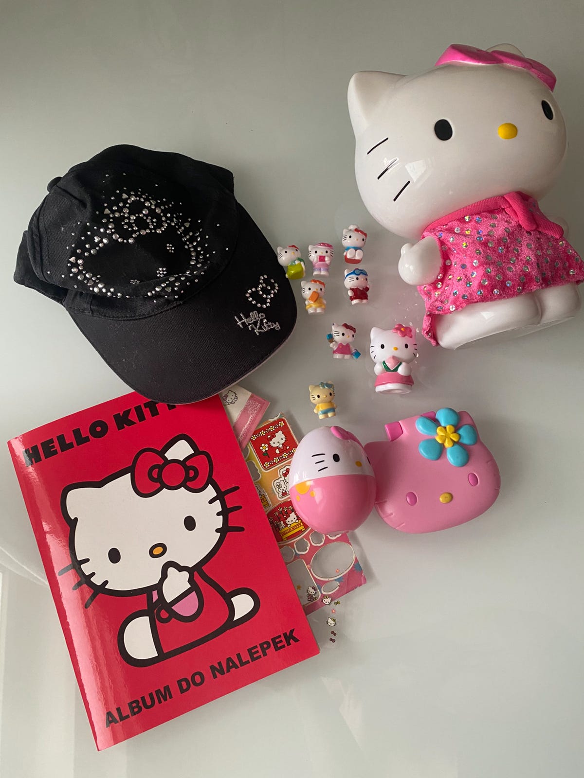 Hello Kitty koko paketti eri tuotteita | Tori