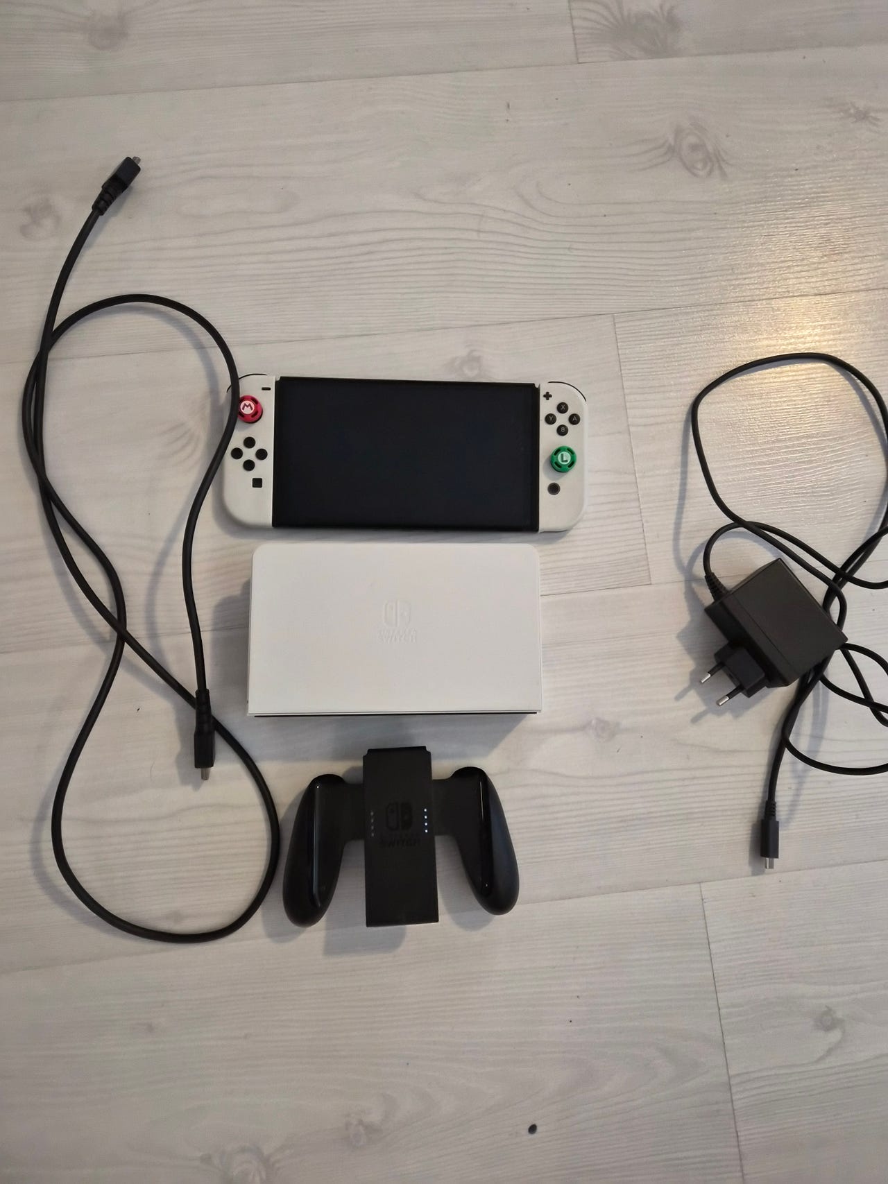 Nintendo Switch OLED White ja 120 gb microSD kortti | Tori