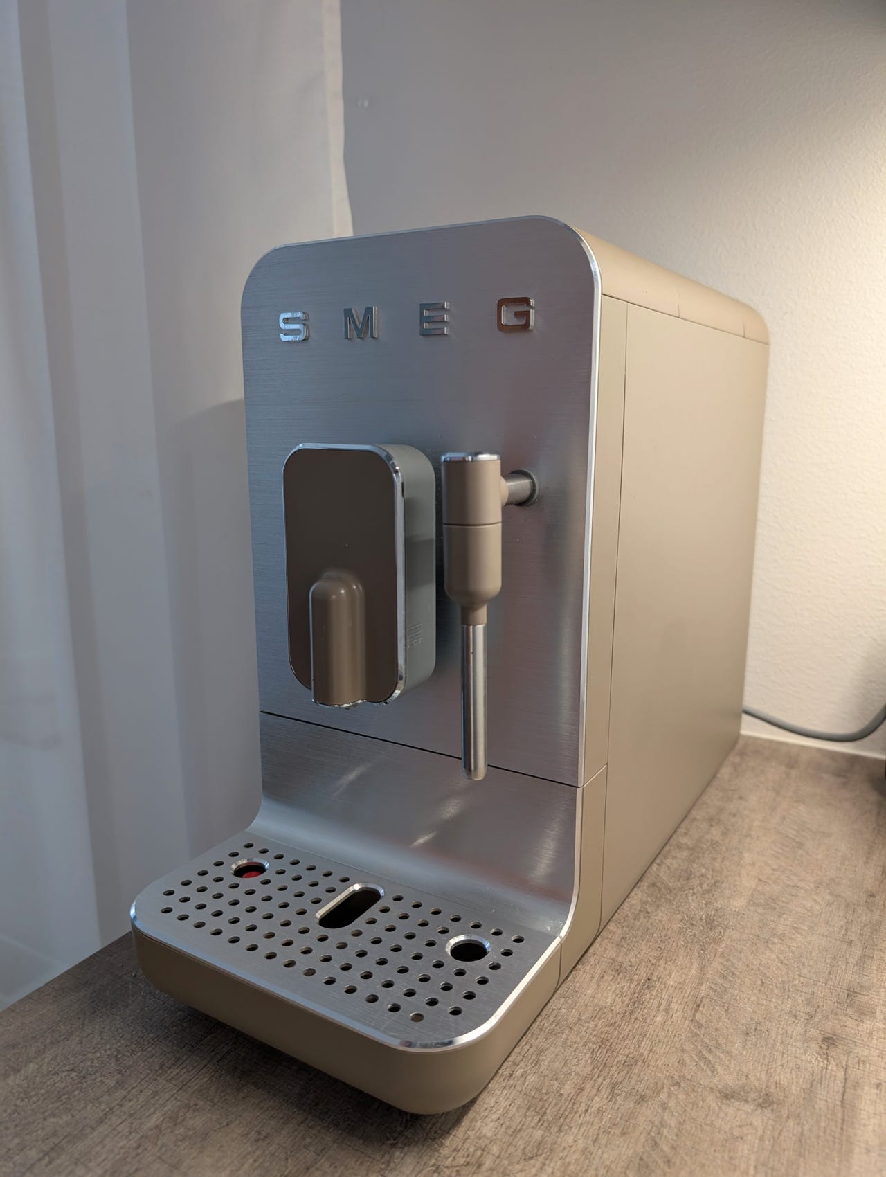 Smeg BCC02 kahvikone "bean-to-cup" | Tori