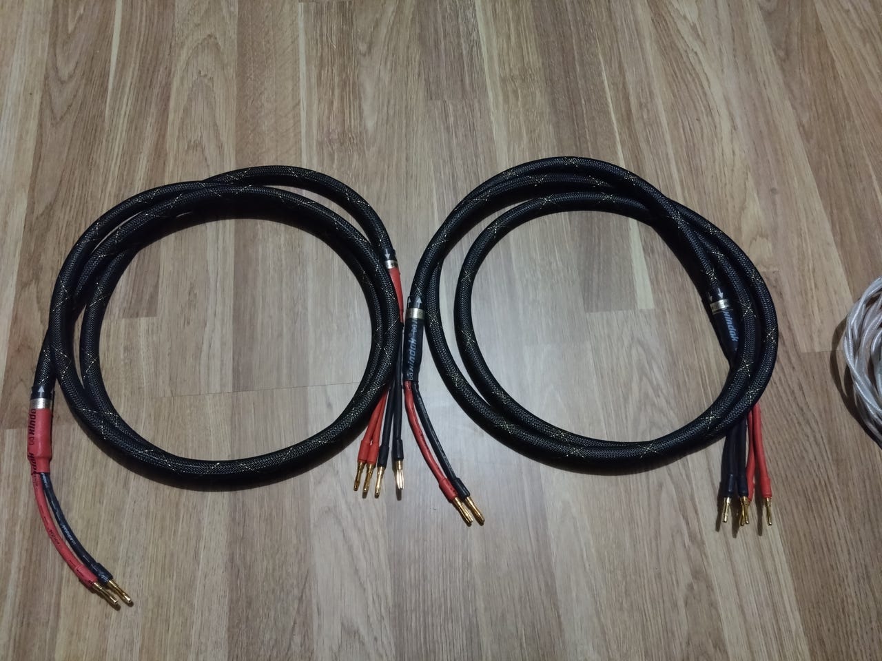 M: - Xindac ja Cosmic audio Kaiutinkaapelit, 30e, (Simpele ...