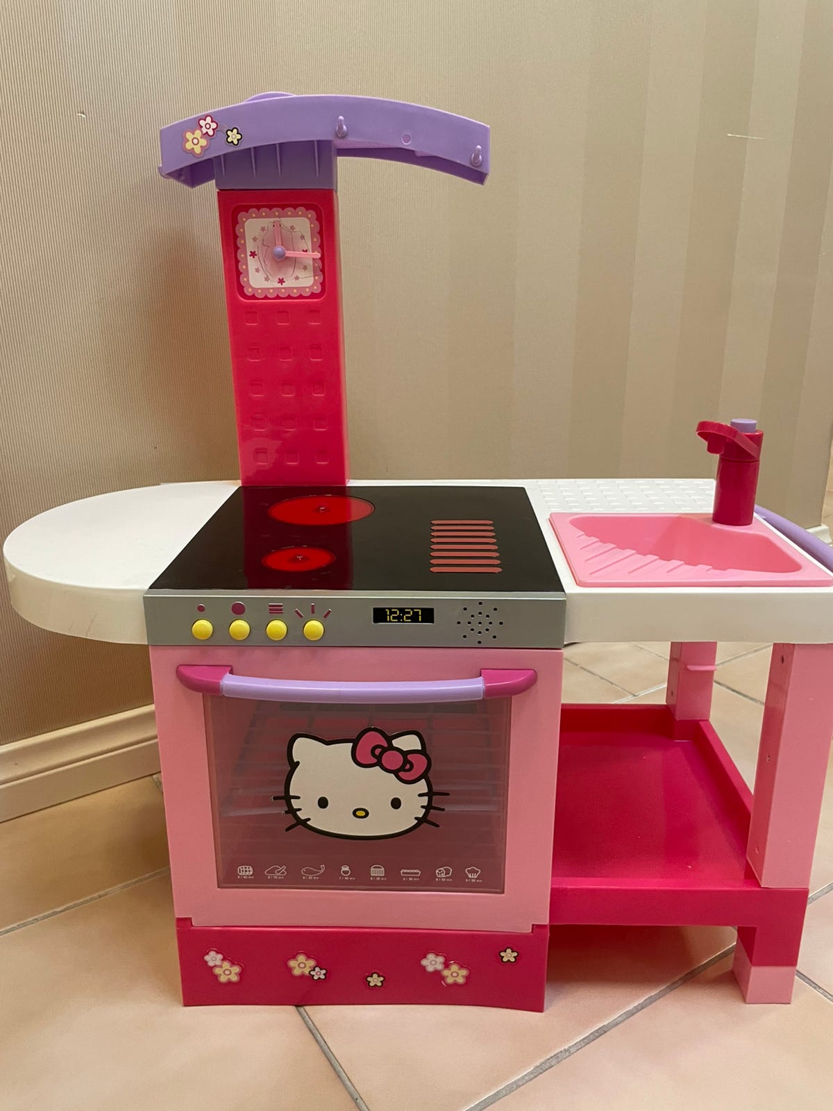 Hello Kitty -leikkikeittiö. | Tori